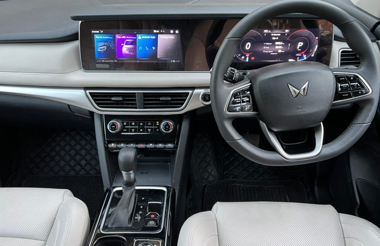 Book Self Drive Mahindra XUV700 AX7 AWD AT Diesel Car rentals service